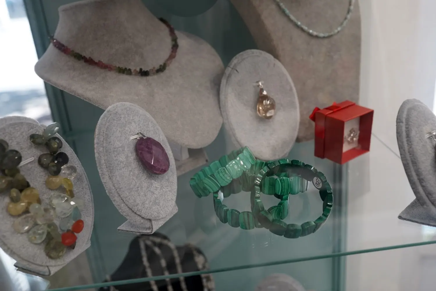 StoneMania Bijou Store Bucharest - Semi-precious stones showroom Bucharest