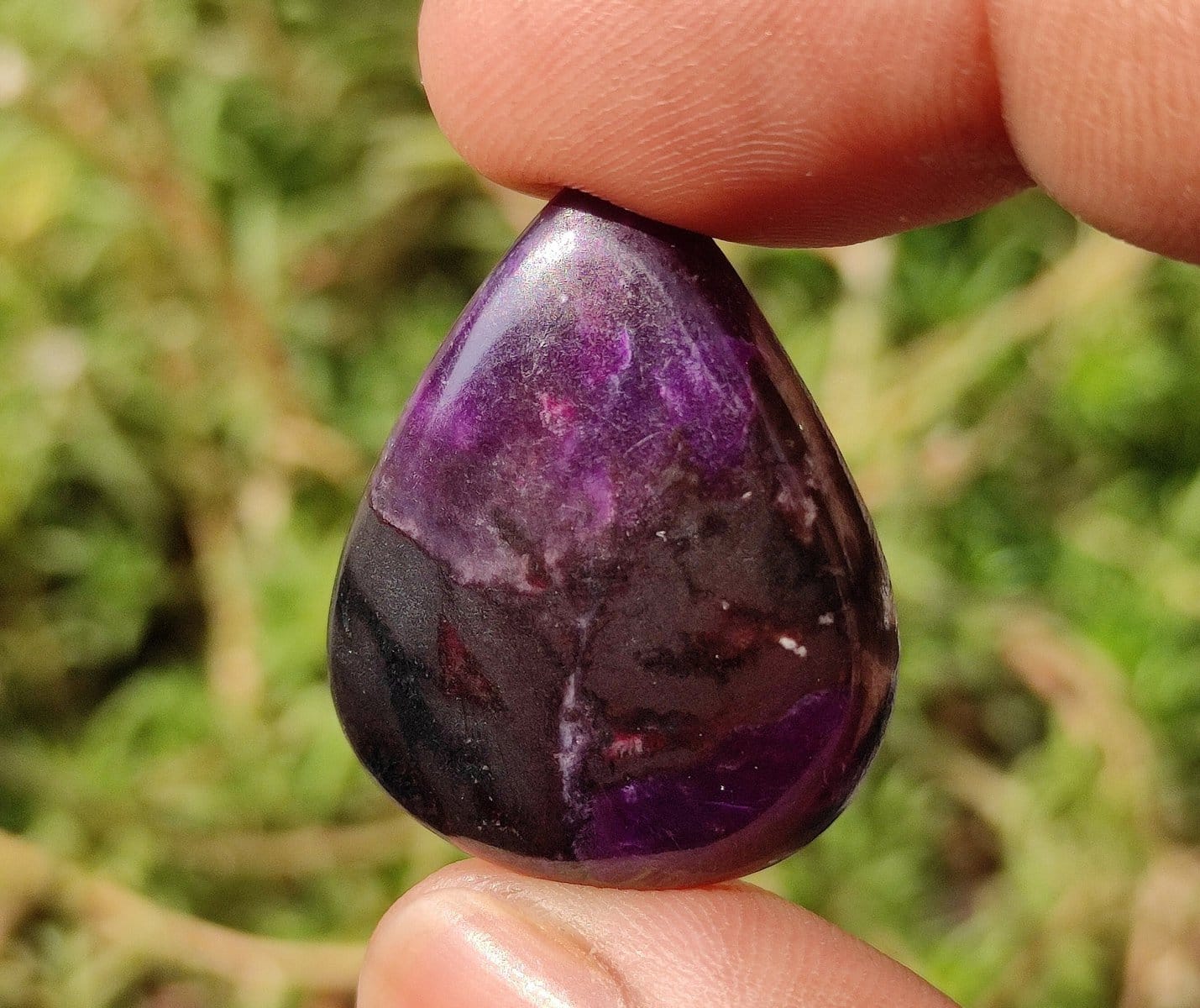 Sugilit - Cabochoane pietre pentru montat in bijuterii