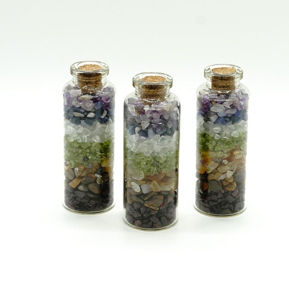 Sticla cu 7 cristale naturale pentru Chakre